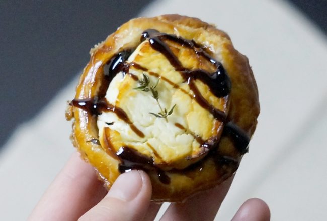 Goat cheese tartlets with caramelised onions and balsamic syrup – Tessa ...